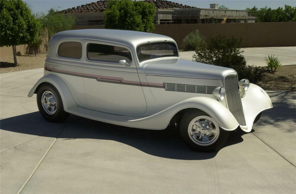 1933 FORD VICTORIA CUSTOM 2 DOOR SEDAN - Front 3/4 - 22454