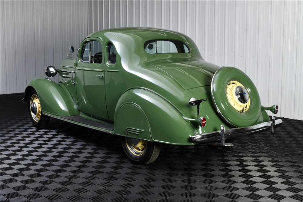 1936 CHEVROLET MASTER DELUXE COUPE - Rear 3/4 - 224777