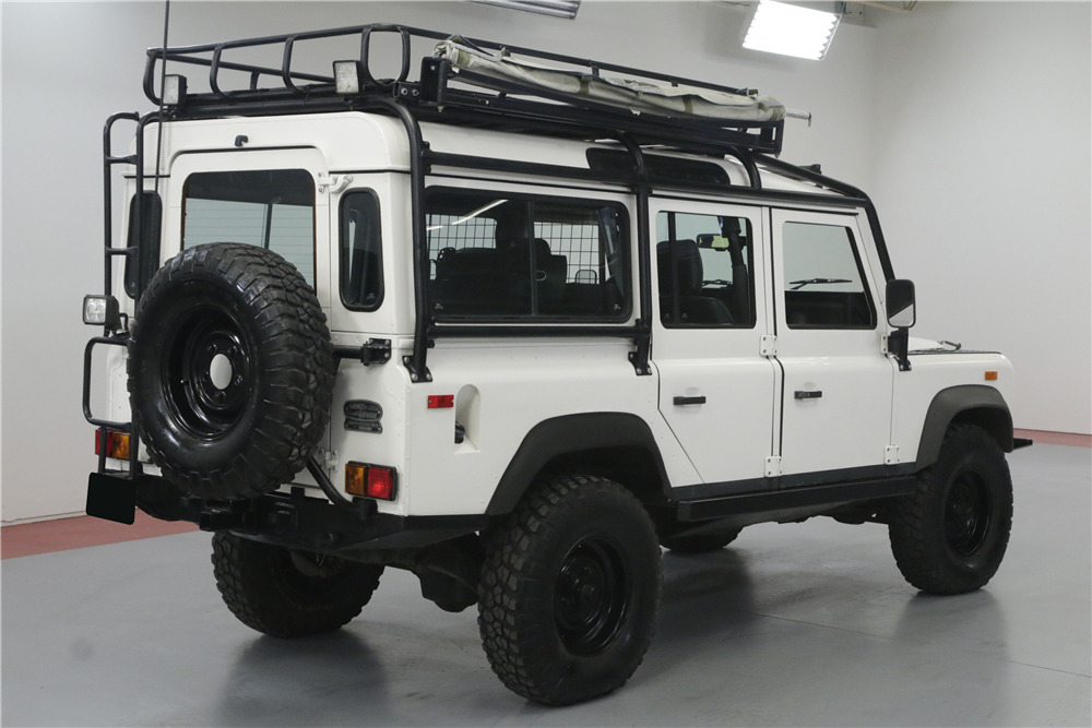 1993 LAND ROVER DEFENDER 110 - Rear 3/4 - 225259