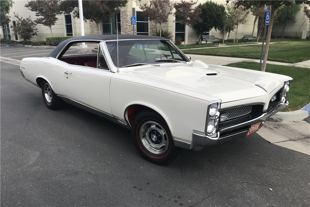 1967 PONTIAC GTO - Front 3/4 - 225295