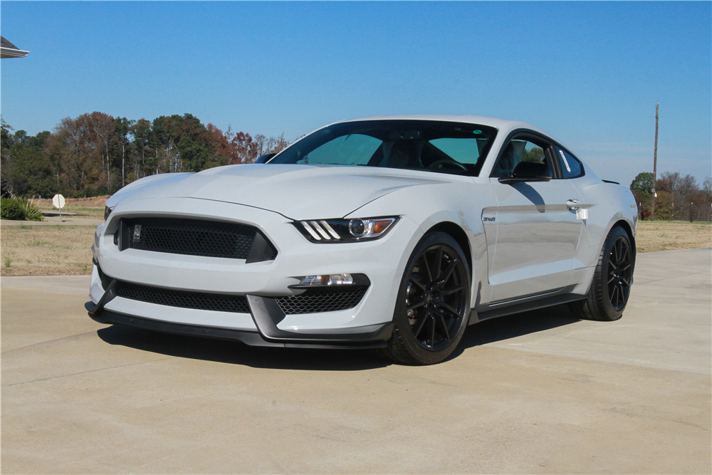 2016 FORD SHELBY GT350 - Front 3/4 - 226028