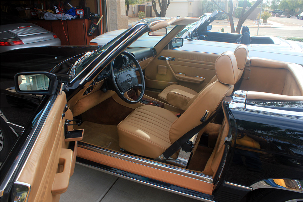 1988 MERCEDES-BENZ 560SL ROADSTER - Interior - 226211