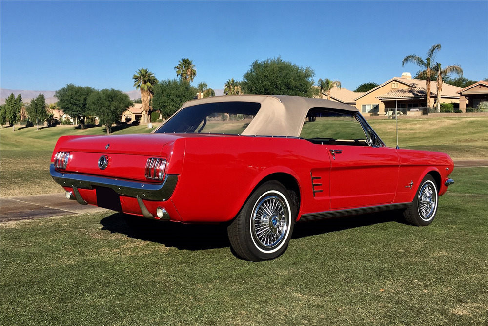 1966 FORD MUSTANG CONVERTIBLE - Rear 3/4 - 226343