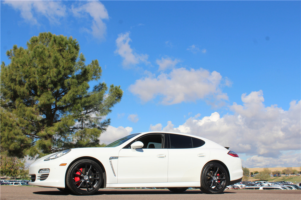2013 PORSCHE PANAMERA S SEDAN - Side Profile - 229562