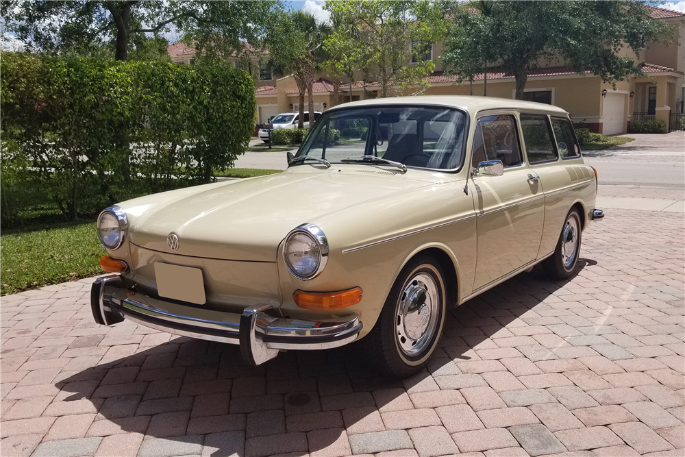 1971 VOLKSWAGEN SQUAREBACK - Front 3/4 - 229801