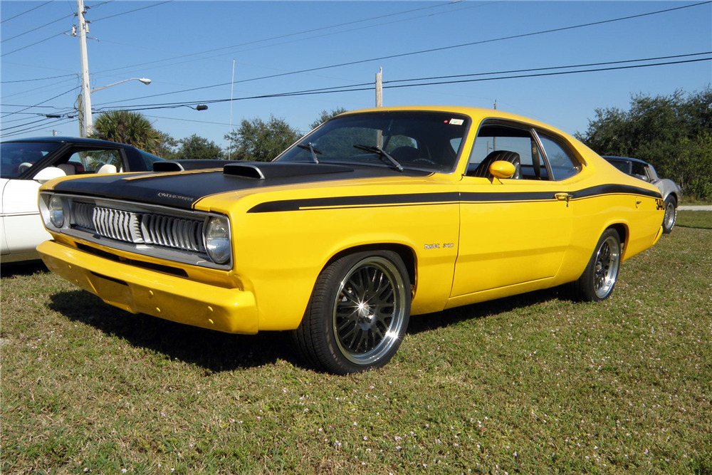 1970 PLYMOUTH DUSTER - Front 3/4 - 229832