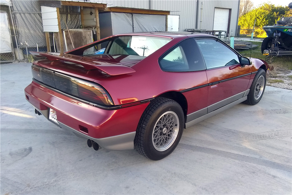 1987 PONTIAC FIERO GT - Rear 3/4 - 229916