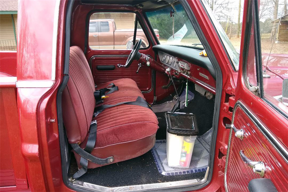1967 FORD F-100 CUSTOM PICKUP - Interior - 230108