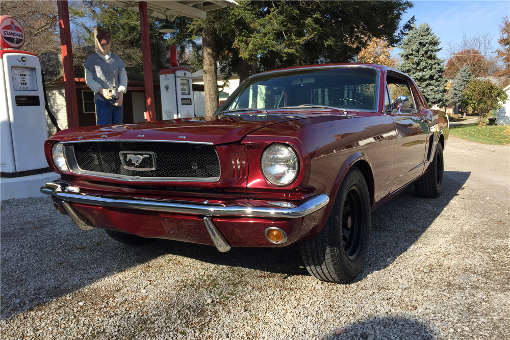 1965 FORD MUSTANG - Front 3/4 - 230178