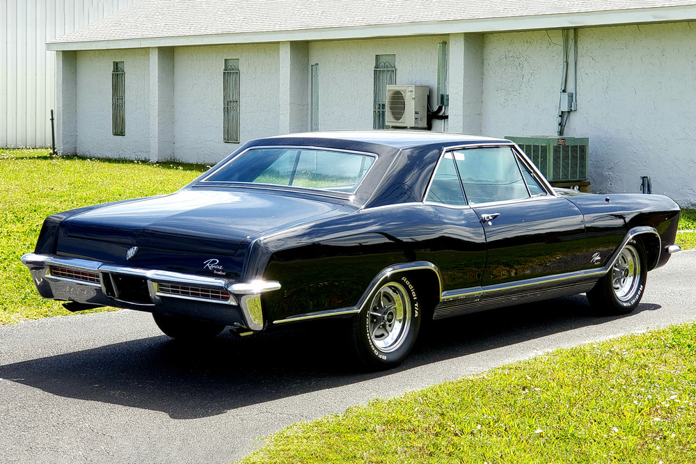 1965 BUICK RIVIERA GS - Rear 3/4 - 230652