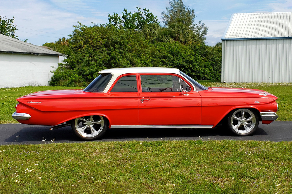 1961 CHEVROLET BISCAYNE CUSTOM 2-DOOR POST - Side Profile - 230676