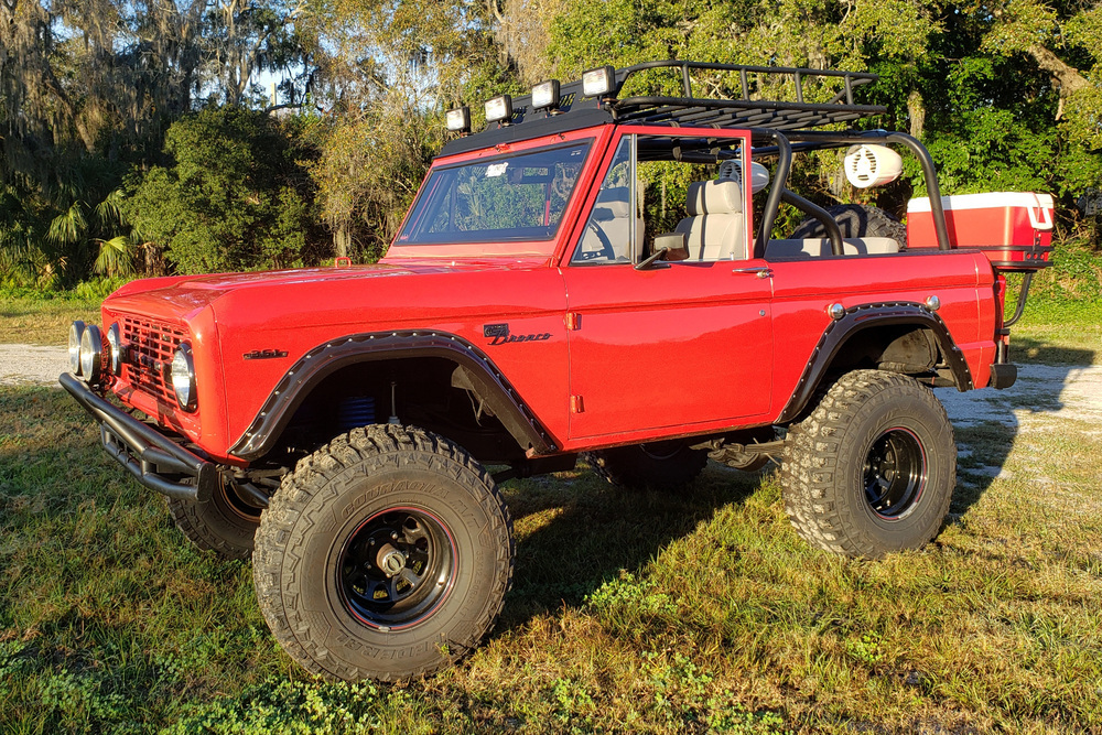 1969 FORD BRONCO CUSTOM SUV - Front 3/4 - 230885