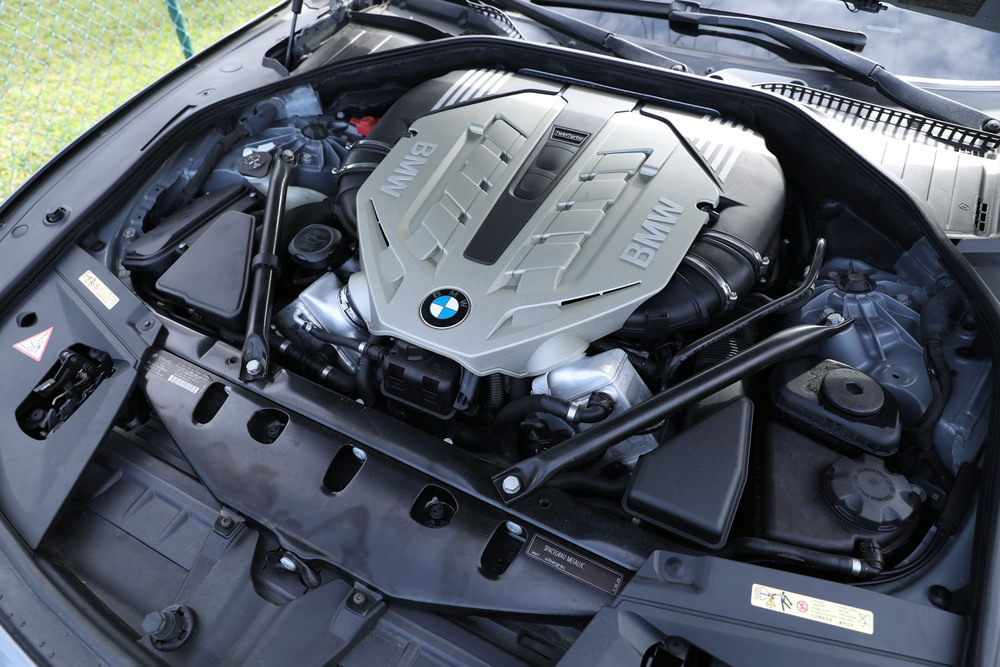 2009 BMW 750Li - Engine - 231120