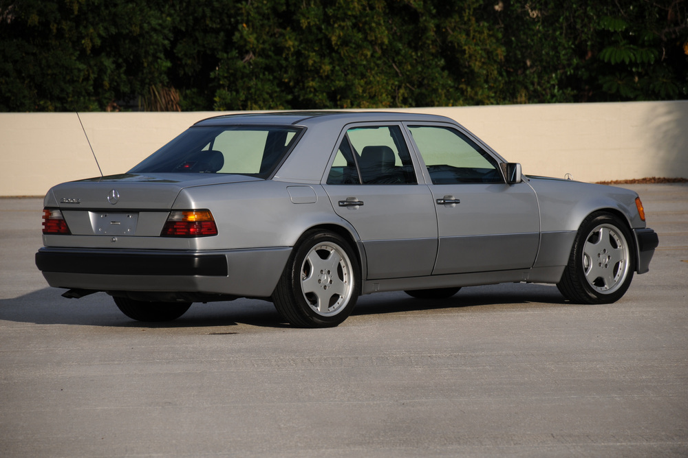 1993 MERCEDES-BENZ 500E SEDAN - Rear 3/4 - 231147