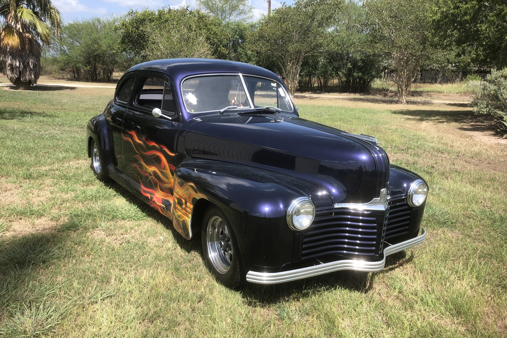 1941 PONTIAC CUSTOM COUPE - Front 3/4 - 231819