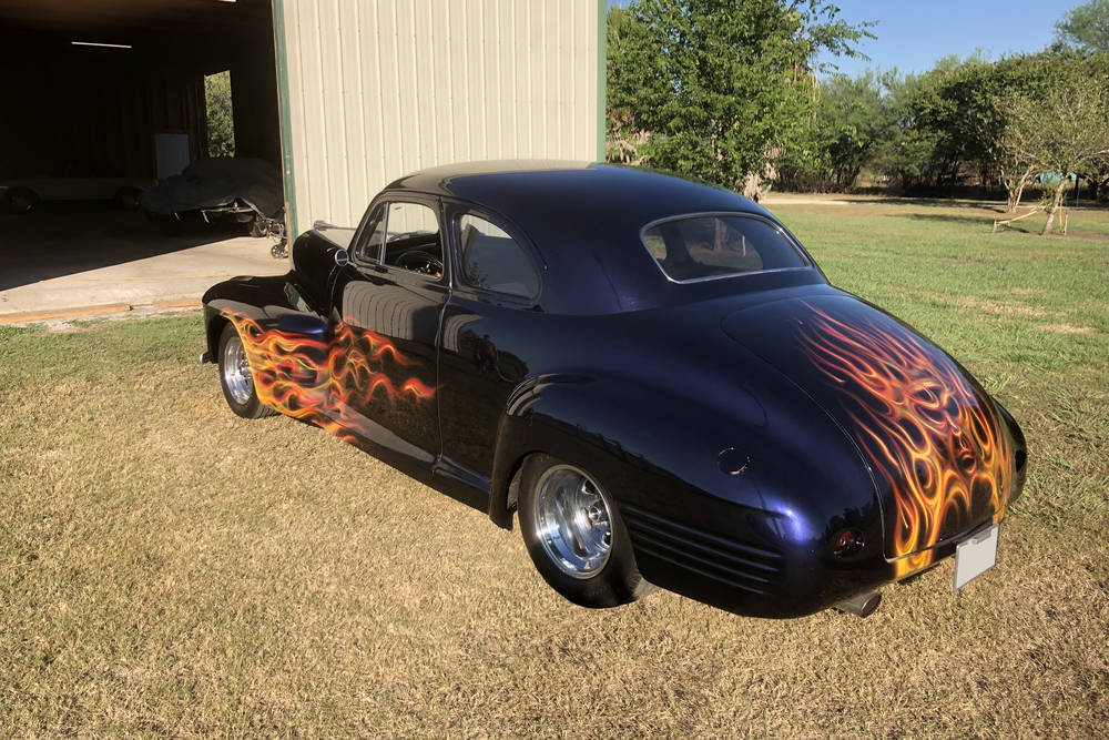 1941 PONTIAC CUSTOM COUPE - Rear 3/4 - 231819