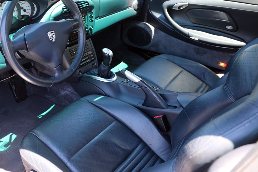 2000 PORSCHE 911 CARRERA 2 CONVERTIBLE - Interior - 231909