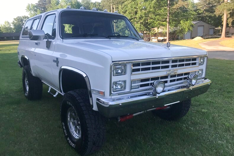 1988 CHEVROLET BLAZER CUSTOM SUV - Front 3/4 - 233064