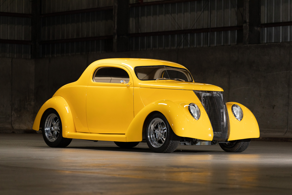 1937 FORD CUSTOM COUPE - Front 3/4 - 233892