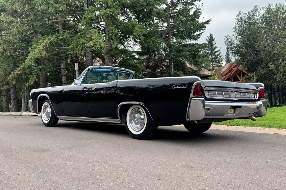 1963 LINCOLN CONTINENTAL CONVERTIBLE - Rear 3/4 - 234619