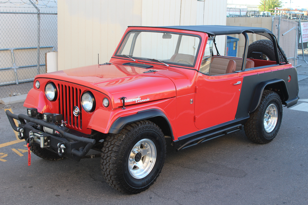 1967 JEEP JEEPSTER COMMANDO CUSTOM SUV - Front 3/4 - 235395