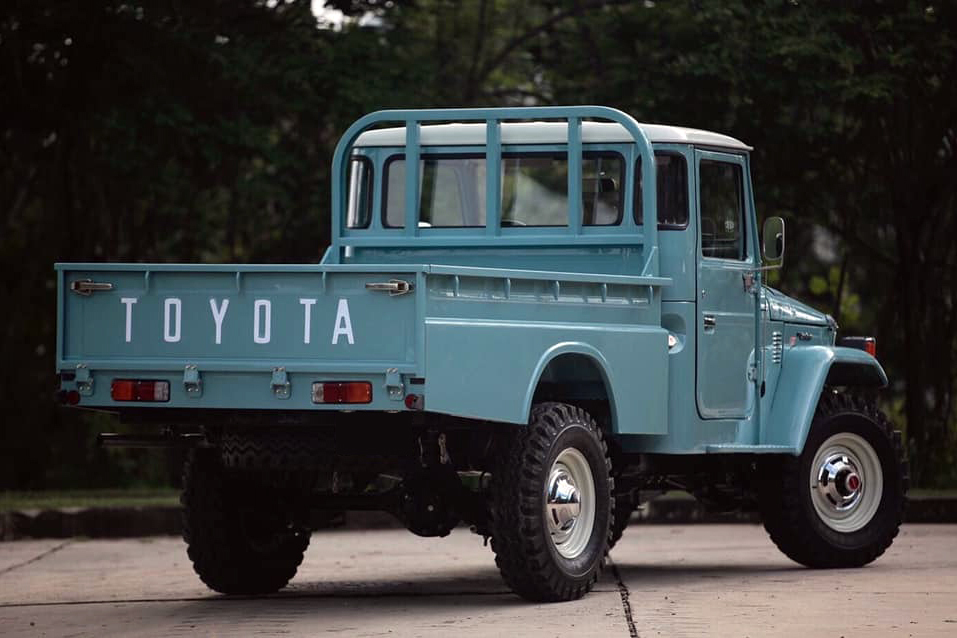 1982 TOYOTA LAND CRUISER FJ45 - Rear 3/4 - 235988