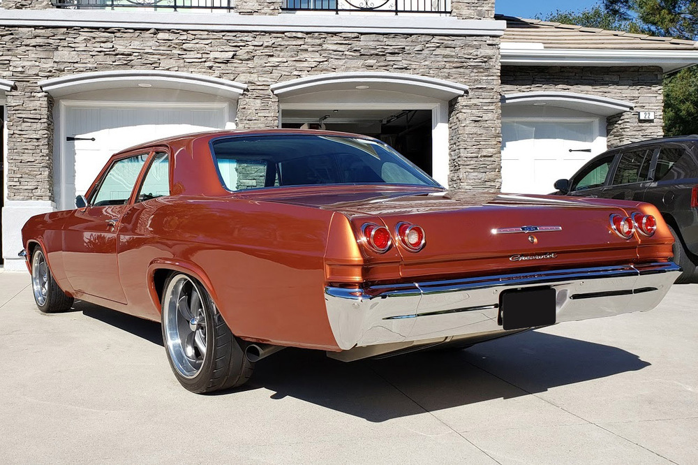 1965 CHEVROLET BISCAYNE 2-DOOR POST - Rear 3/4 - 236087
