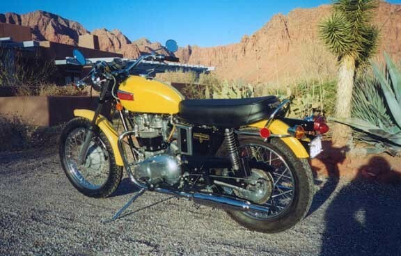 1972 TRIUMPH TR-6 R MOTORCYCLE - Front 3/4 - 23658
