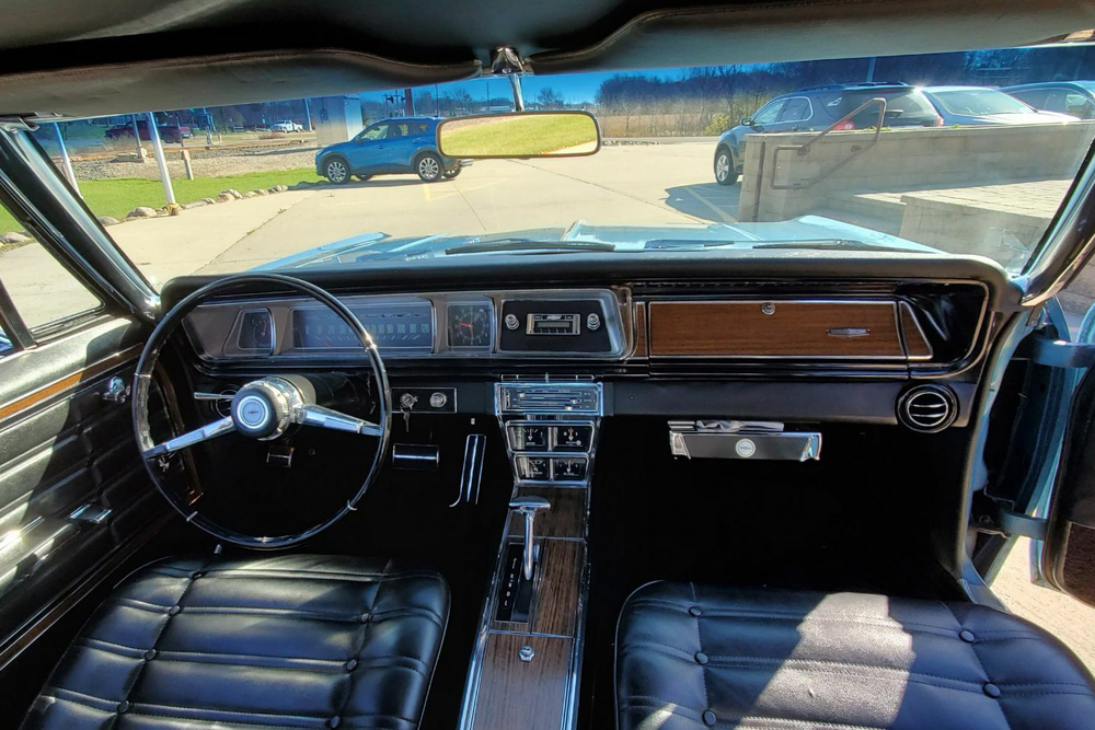 1966 CHEVROLET CAPRICE COUPE - Interior - 237204