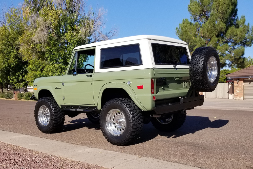1972 FORD BRONCO CUSTOM SUV - Rear 3/4 - 237337