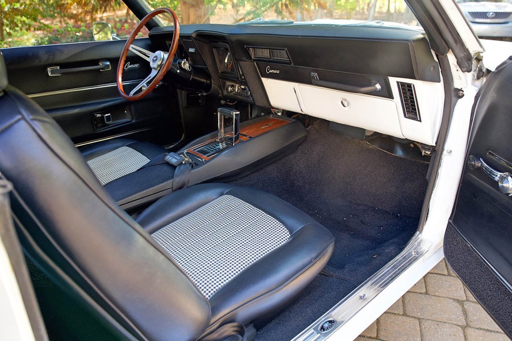 1969 CHEVROLET CAMARO CUSTOM COUPE - Interior - 237541