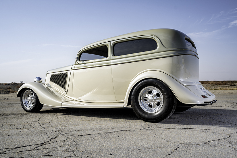 1934 FORD CUSTOM 2-DOOR SEDAN - Rear 3/4 - 237756