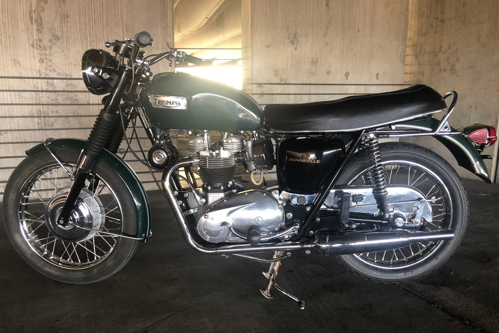 1970 TRIUMPH T-120R BONNEVILLE MOTORCYCLE - Side Profile - 238122