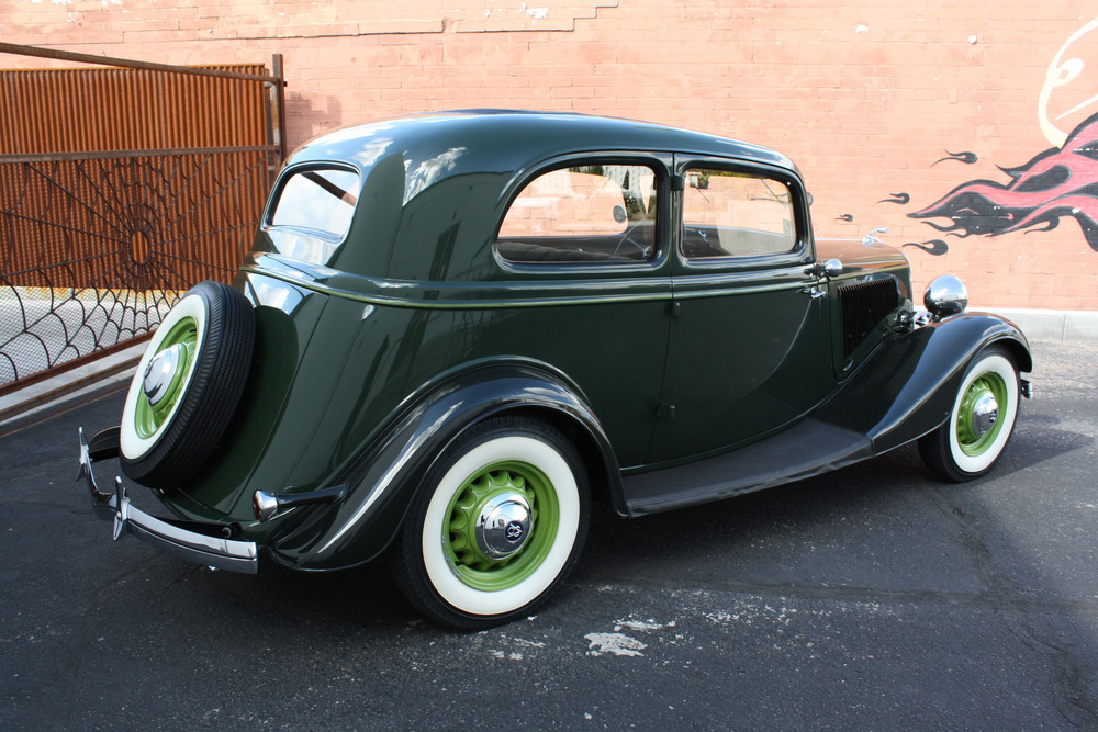 1934 FORD VICTORIA TUDOR SEDAN - Rear 3/4 - 238336