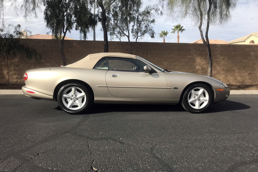 1998 JAGUAR XK8 CONVERTIBLE - Side Profile - 239211