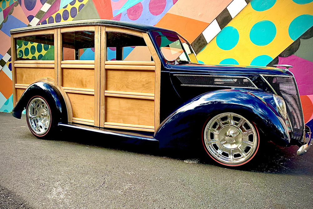 1937 FORD CUSTOM WOODY WAGON - Front 3/4 - 241621