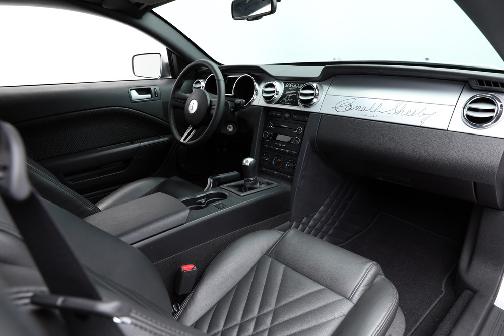 2009 FORD MUSTANG IACOCCA 45TH ANNIVERSARY EDITION - Interior - 242428