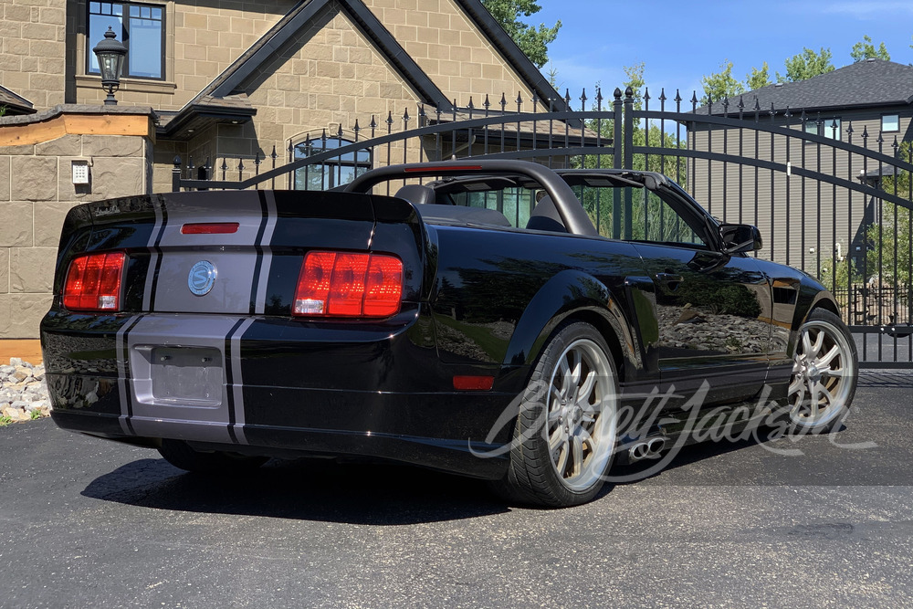 2006 FORD MUSTANG CUSTOM CONVERTIBLE - Rear 3/4 - 242982