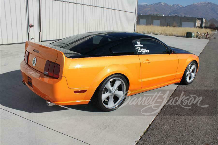 2007 FORD MUSTANG CUSTOM COUPE - Rear 3/4 - 243013
