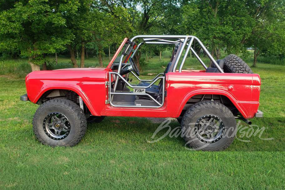 1971 FORD BRONCO CUSTOM SUV - Side Profile - 243172