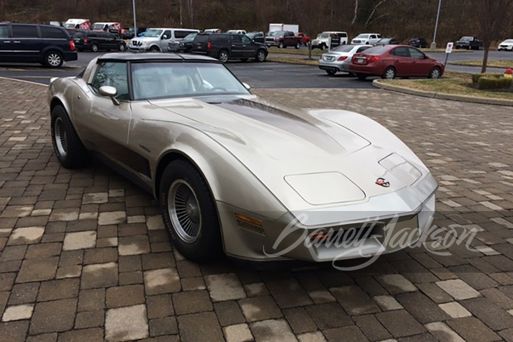 1982 CHEVROLET CORVETTE SILVER ANNIVERSARY COUPE - Front 3/4 - 244706