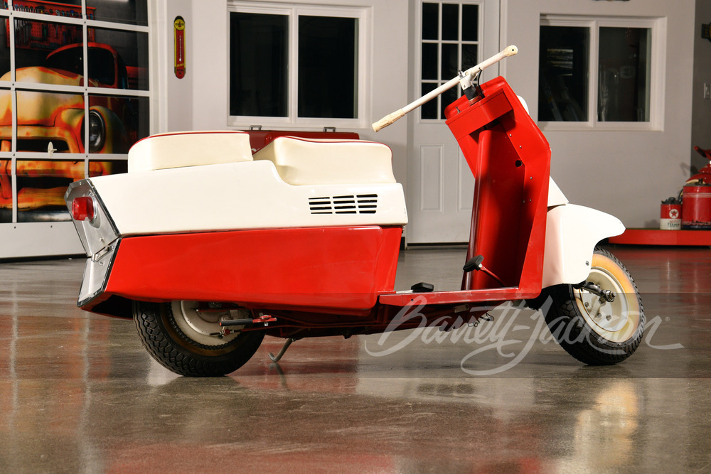 1958 CUSHMAN PACEMAKER SCOOTER - Rear 3/4 - 245063