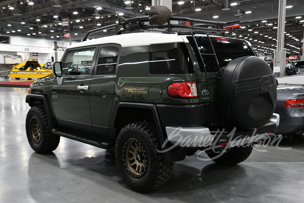 2010 TOYOTA FJ CRUISER - Rear 3/4 - 249123