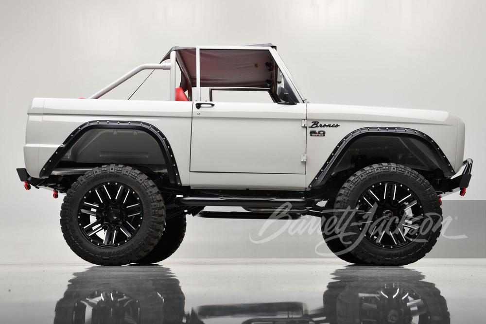 1966 FORD BRONCO CUSTOM SUV - Side Profile - 251328