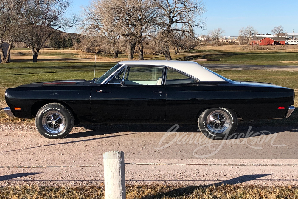 1969 PLYMOUTH ROAD RUNNER - Side Profile - 252047