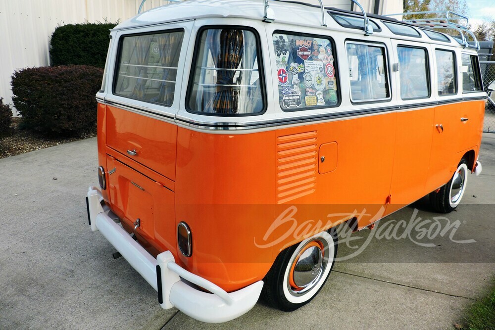 1968 VOLKSWAGEN KOMBI CUSTOM MICROBUS - Rear 3/4 - 252148