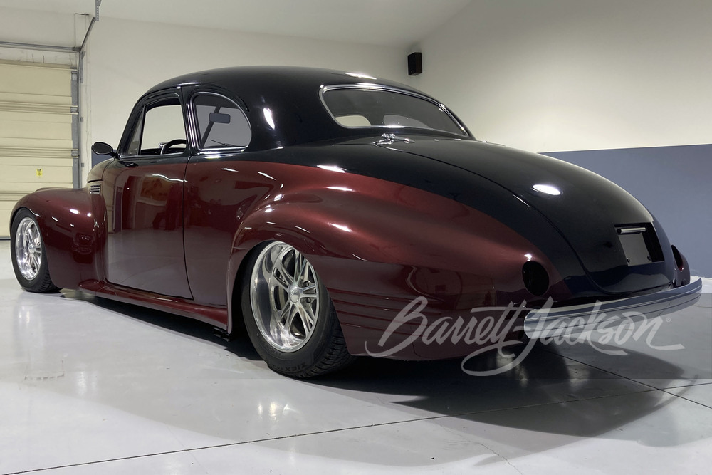 1940 BUICK SUPER CUSTOM COUPE - Rear 3/4 - 252432