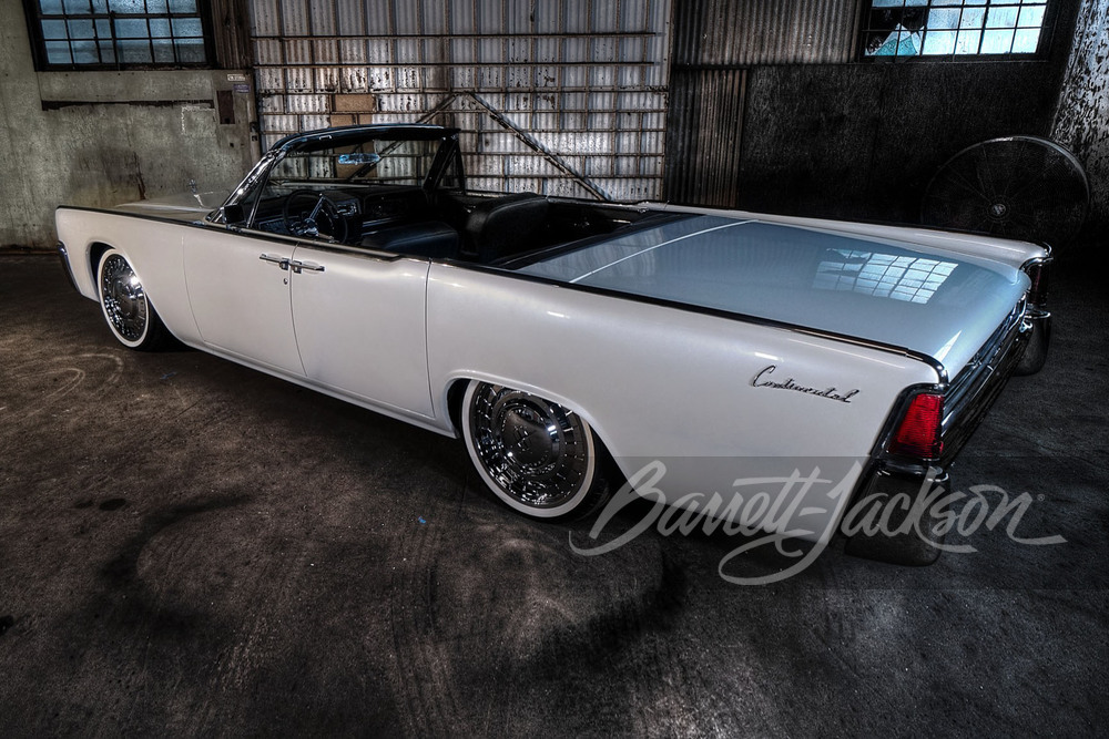 1962 LINCOLN CONTINENTAL CUSTOM CONVERTIBLE - Rear 3/4 - 252579