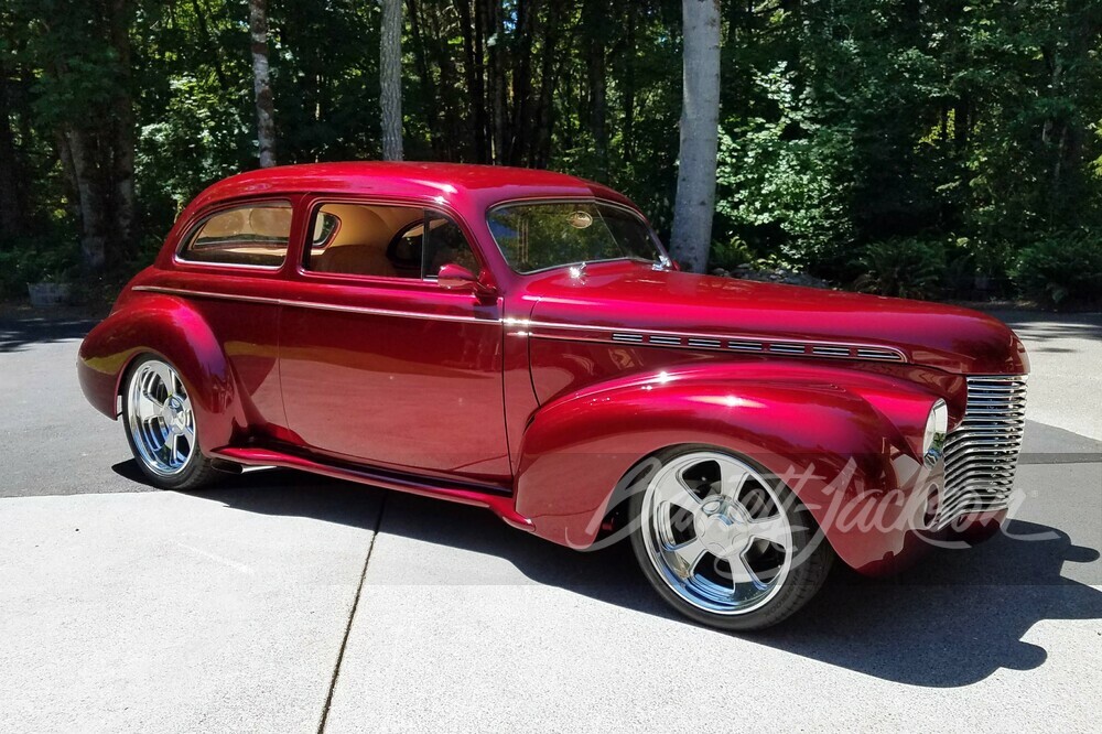 1940 CHEVROLET DELUXE CUSTOM COUPE - Front 3/4 - 253275
