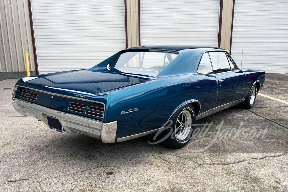 1967 PONTIAC GTO - Rear 3/4 - 254151